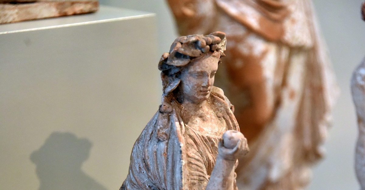 Tanagra Figurine of a Female - World History Encyclopedia