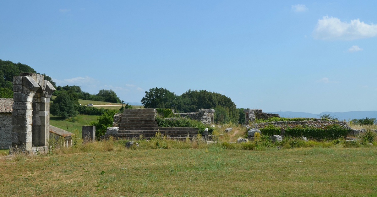 Twin Temples at Carsulae, Italy - World History Encyclopedia