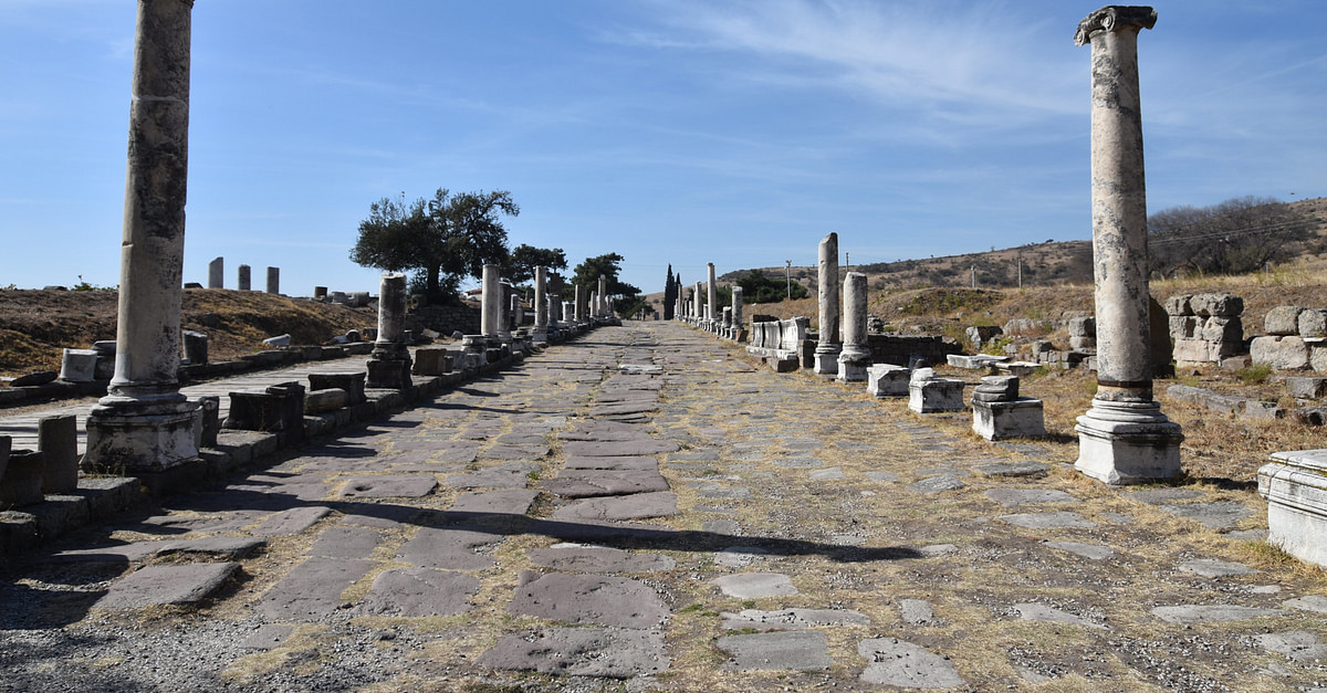 Sacred Way, Asklepieion of Pergamon - World History Encyclopedia