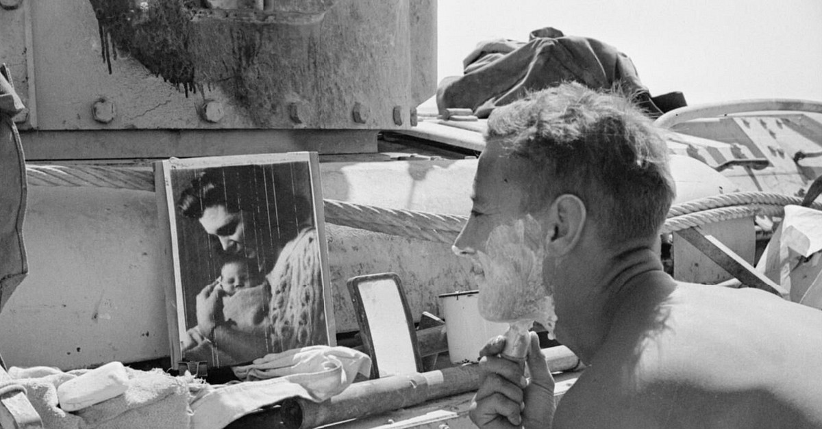 British Soldier Shaving in the Desert - World History Encyclopedia