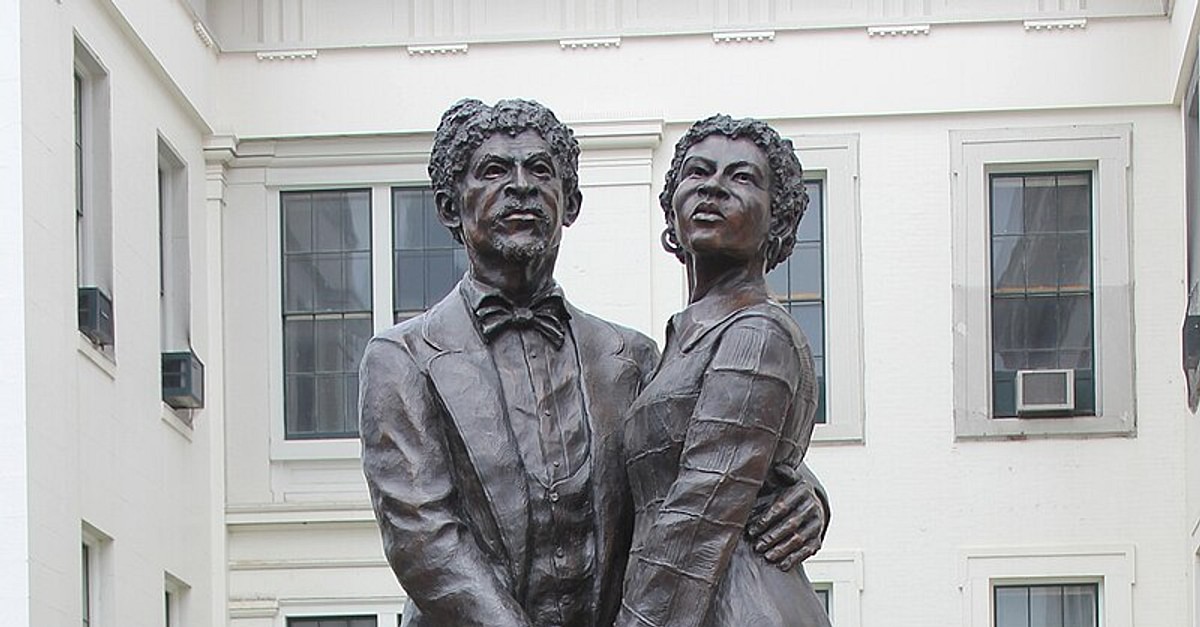 Dred and Harriet Scott Statue - World History Encyclopedia