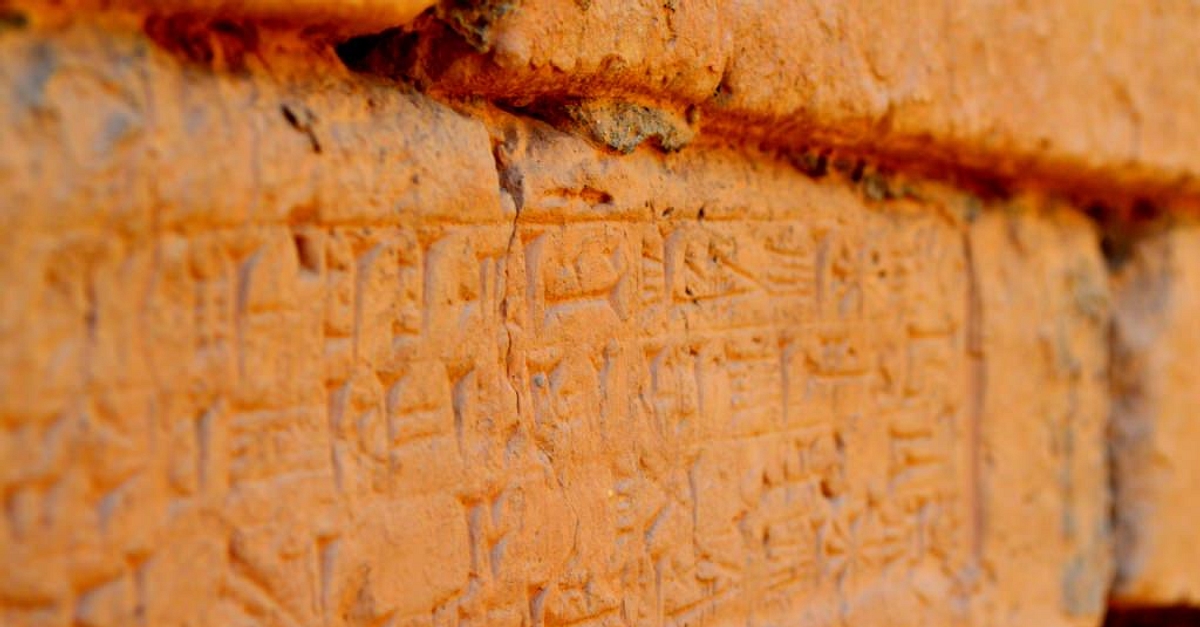 Mud Brick Houses Of Mesopotamia The Massive Body Of The Deffufa