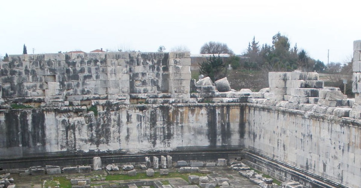 Inside the Temple of Apollo at Didyma - World History Encyclopedia