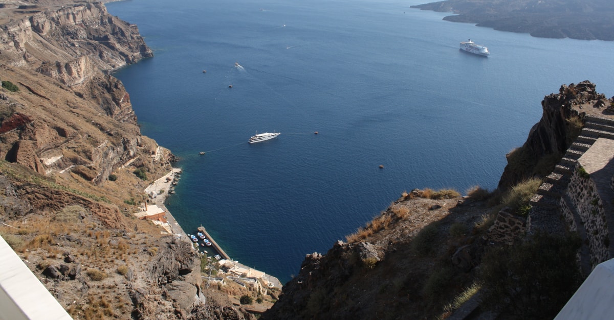 Volcanic Crater of Thera (Santorini) - World History Encyclopedia