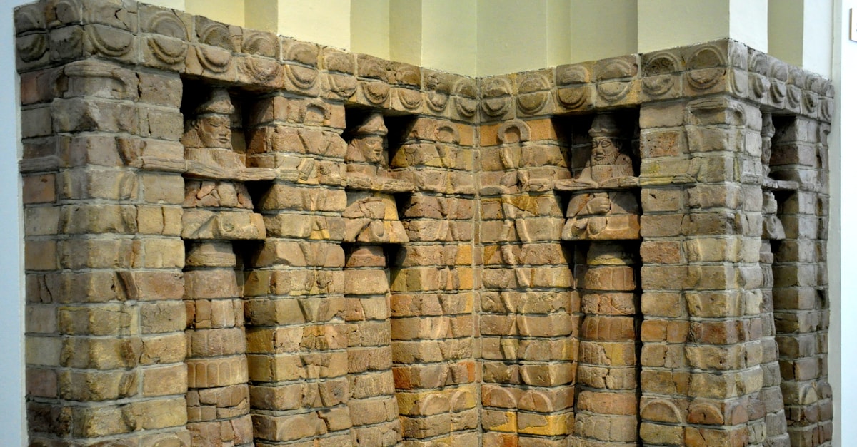 Facade of Inanna's Temple at Uruk - World History Encyclopedia