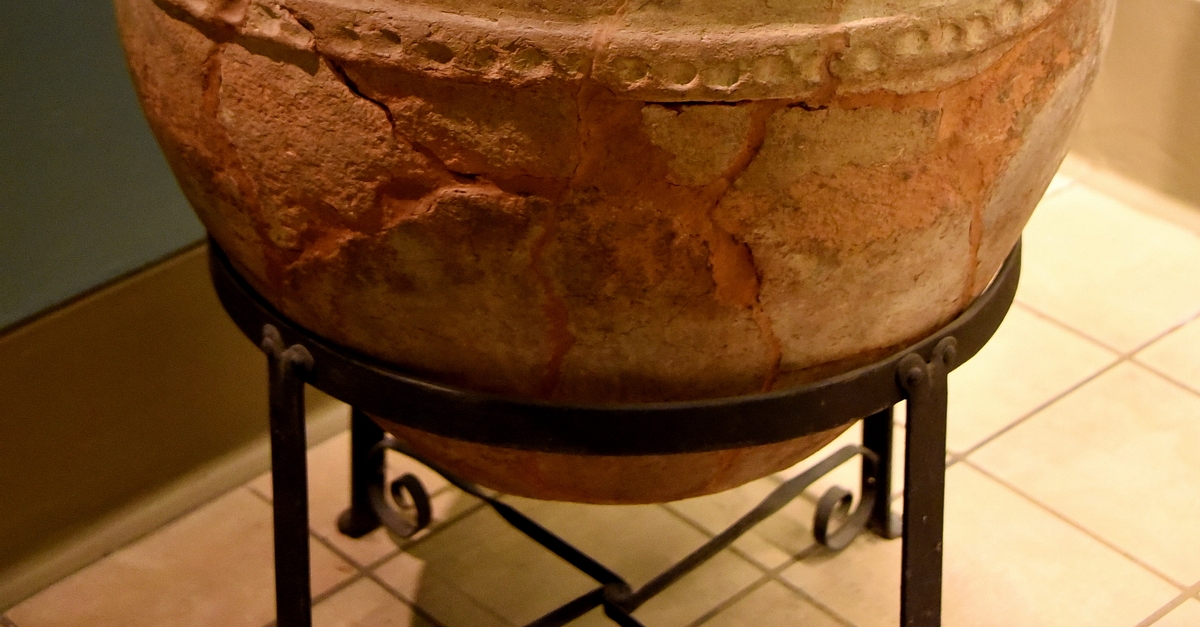 Assyrian Storage Jar - World History Encyclopedia