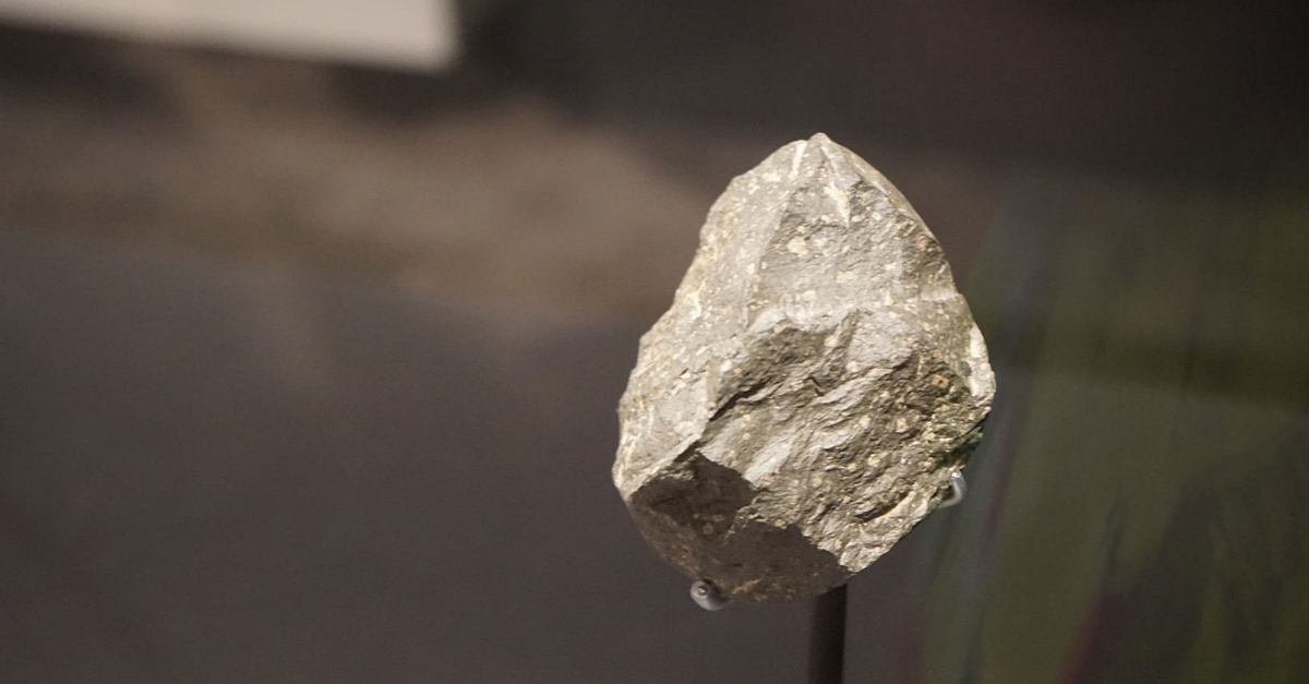 Olduvai Stone Chopping Tool - World History Encyclopedia