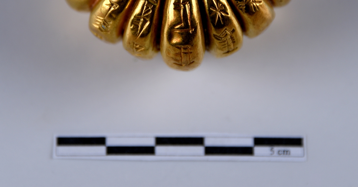 Cuneiform, Gold Earring from Ur III - World History Encyclopedia