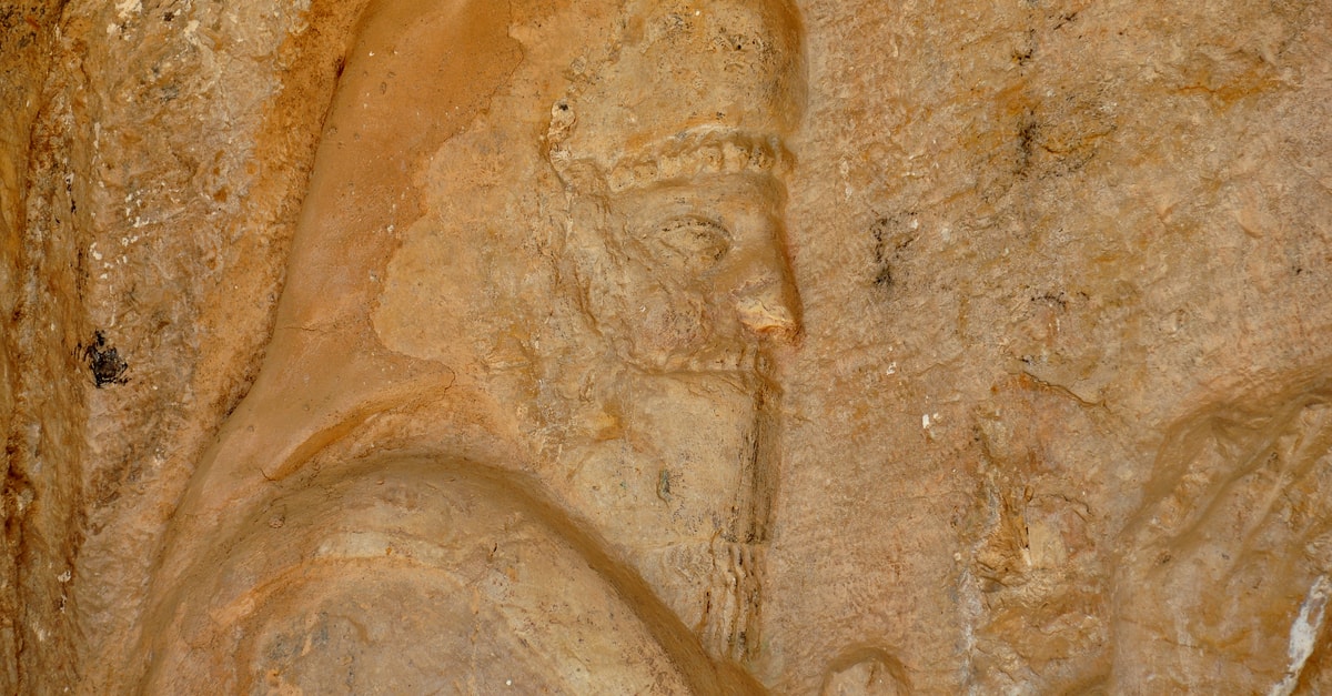 Headdress Detail, Rock-Cut Tombs of Qizqapan - World History Encyclopedia