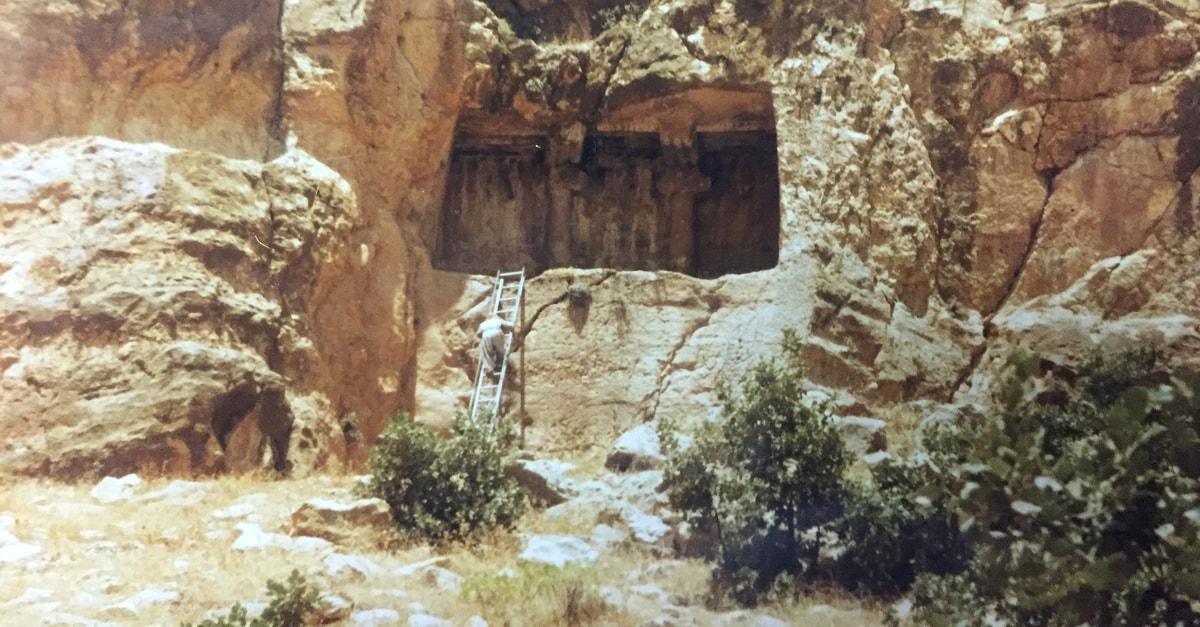 Cliff Face, Rock-Cut Tombs of Qizqapan - World History Encyclopedia