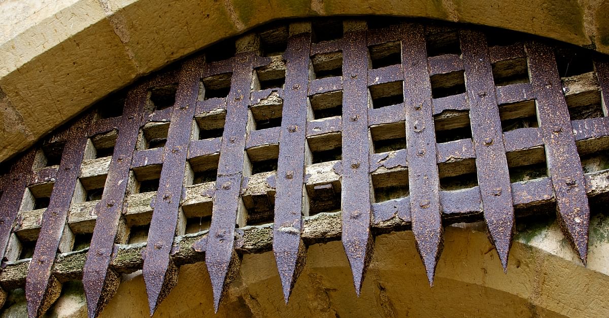 Portcullis, Bodiam Castle - World History Encyclopedia