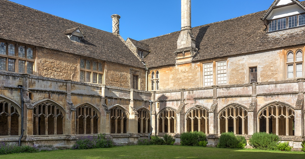 Cloister of Lacock Abbey, England - World History Encyclopedia
