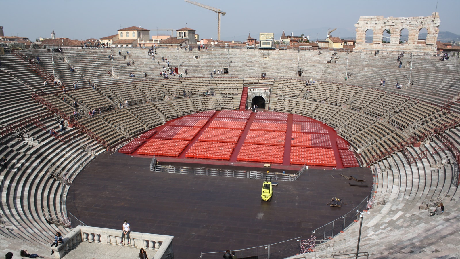 What Was Romes First Permanent Amphitheater Rome Colosseum The