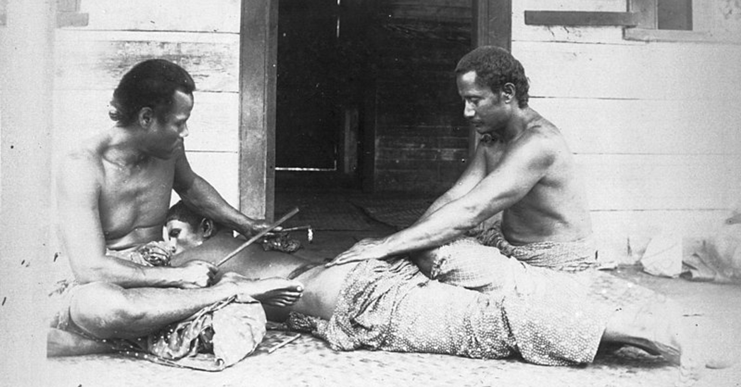 Samoan Tattooist Using Traditional Tools - World History Encyclopedia