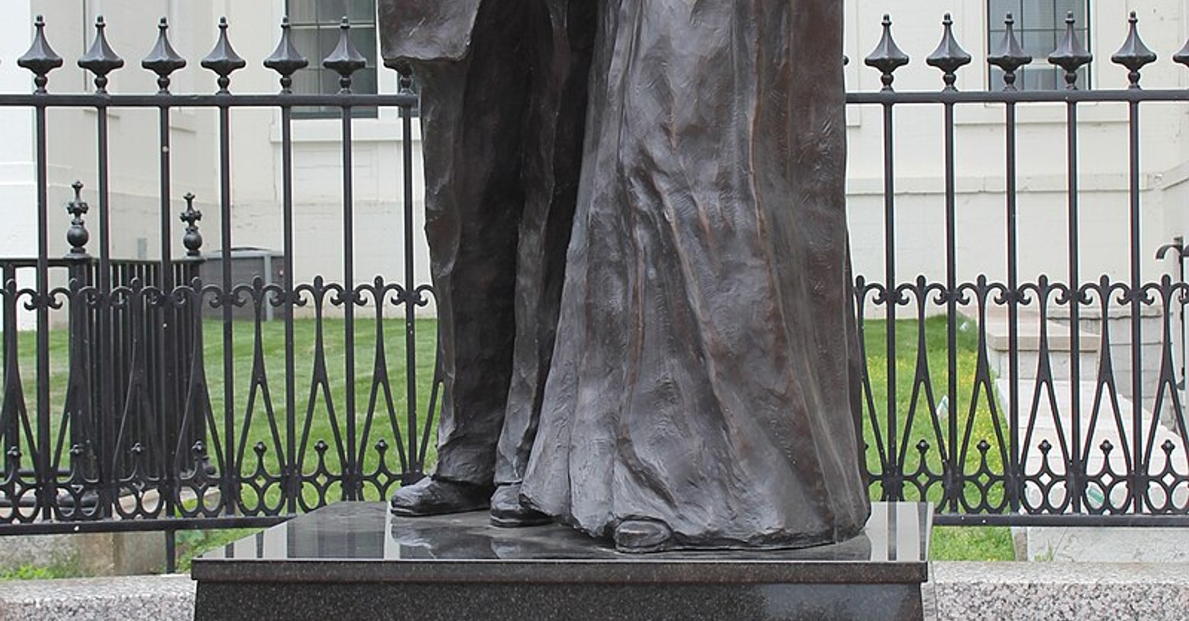 Dred and Harriet Scott Statue - World History Encyclopedia
