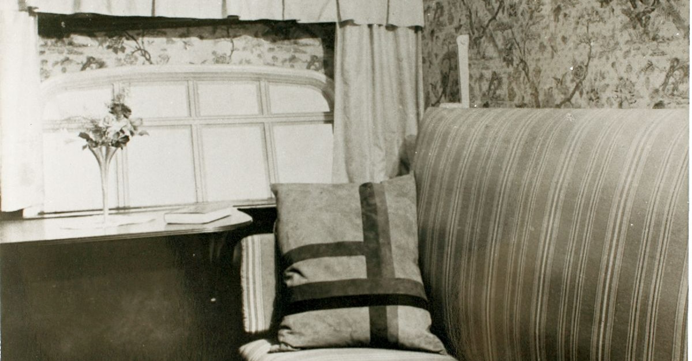 Graf Zeppelin Passenger Cabin - World History Encyclopedia