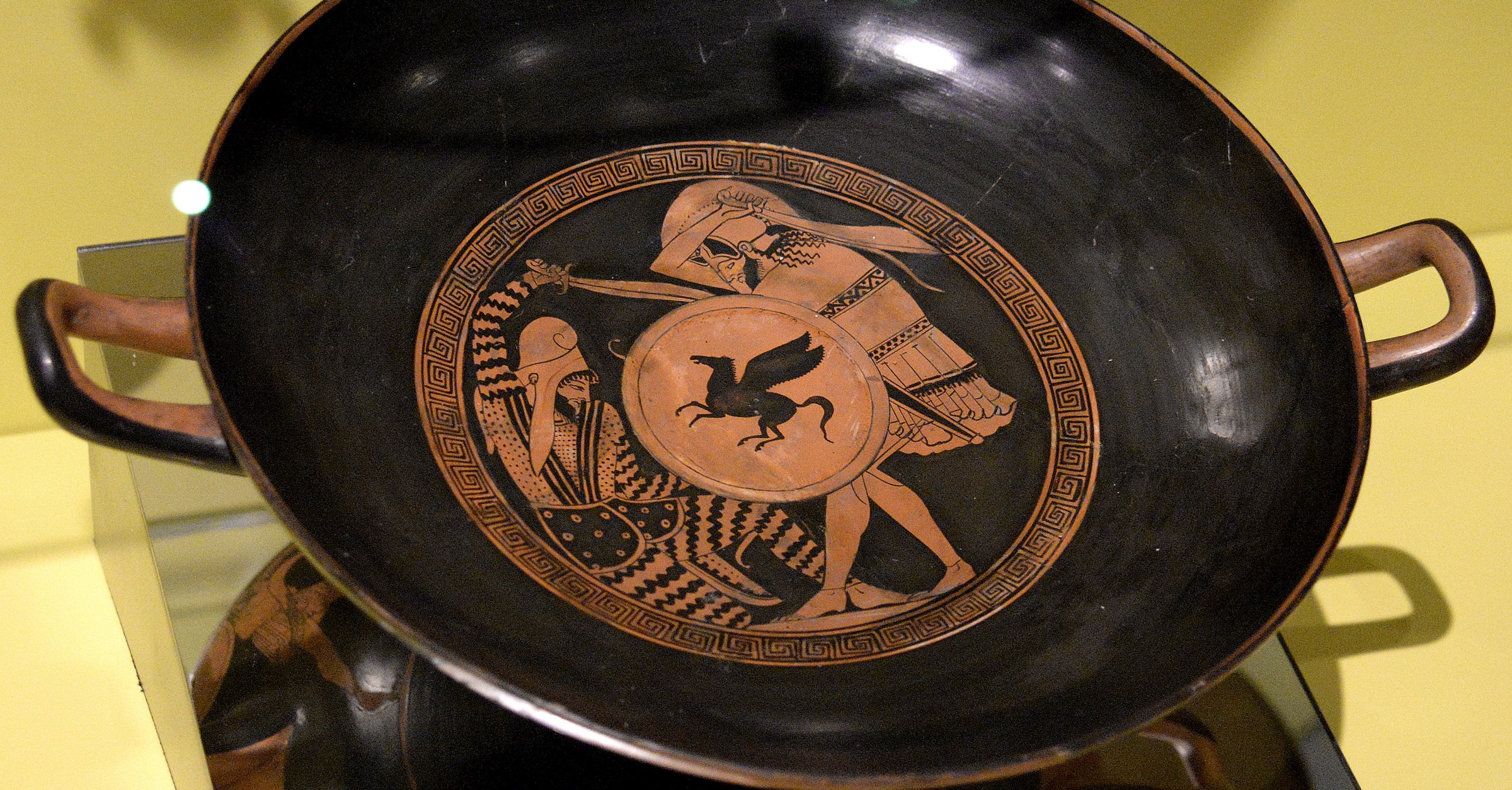 Kylix with Battle Scene - World History Encyclopedia